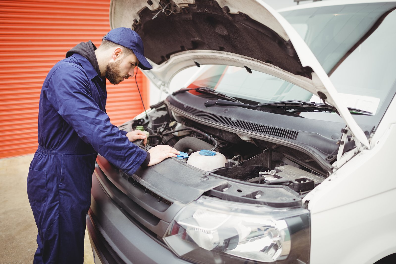 8 Signs Your Van Engine is Failing - VanServ